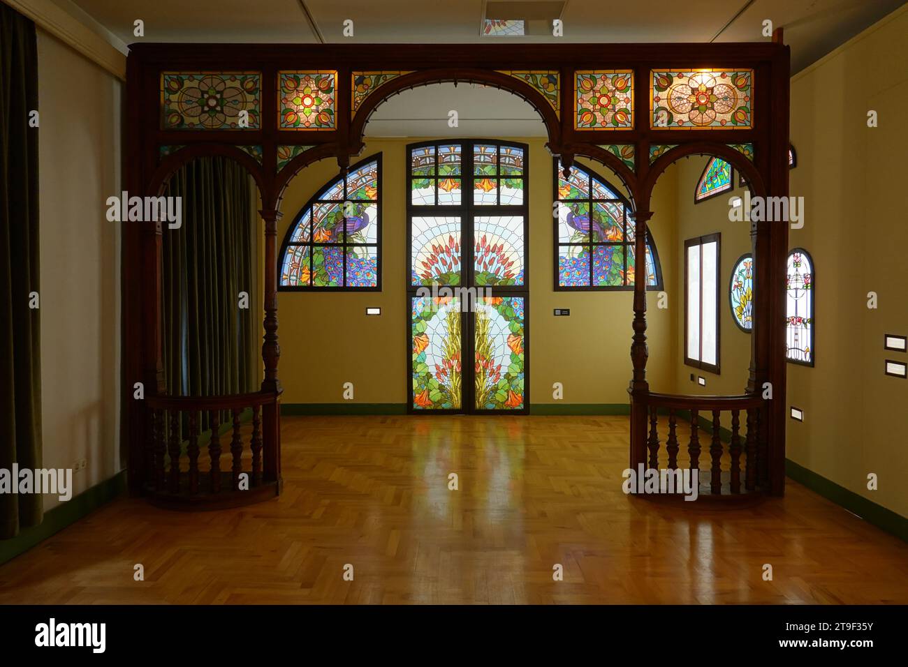 Budapest, Miksa Roth Museum, Jugendstilfenster in der Alpar Villa, 1903 ...