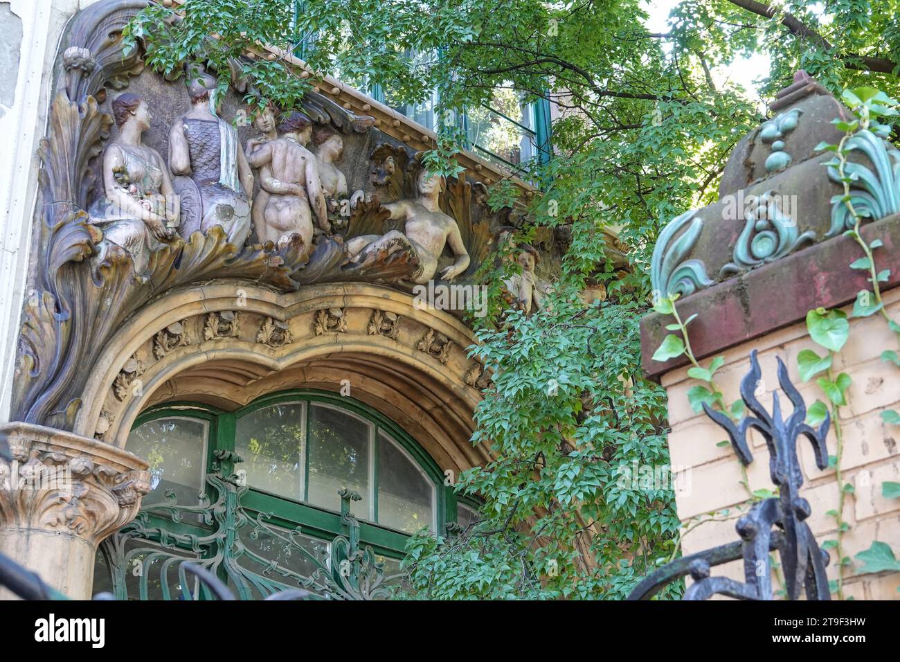 Budapest, Villa Zala, Ödön Lechner 1901, Fries von Györgynek Zala ...
