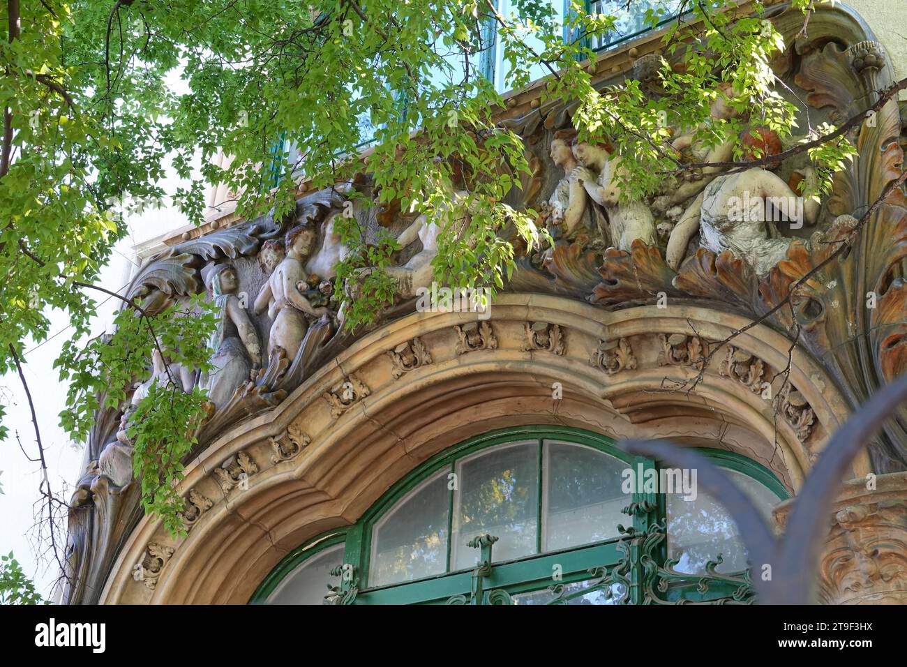 Budapest, Villa Zala, Ödön Lechner 1901, Fries von Györgynek Zala ...