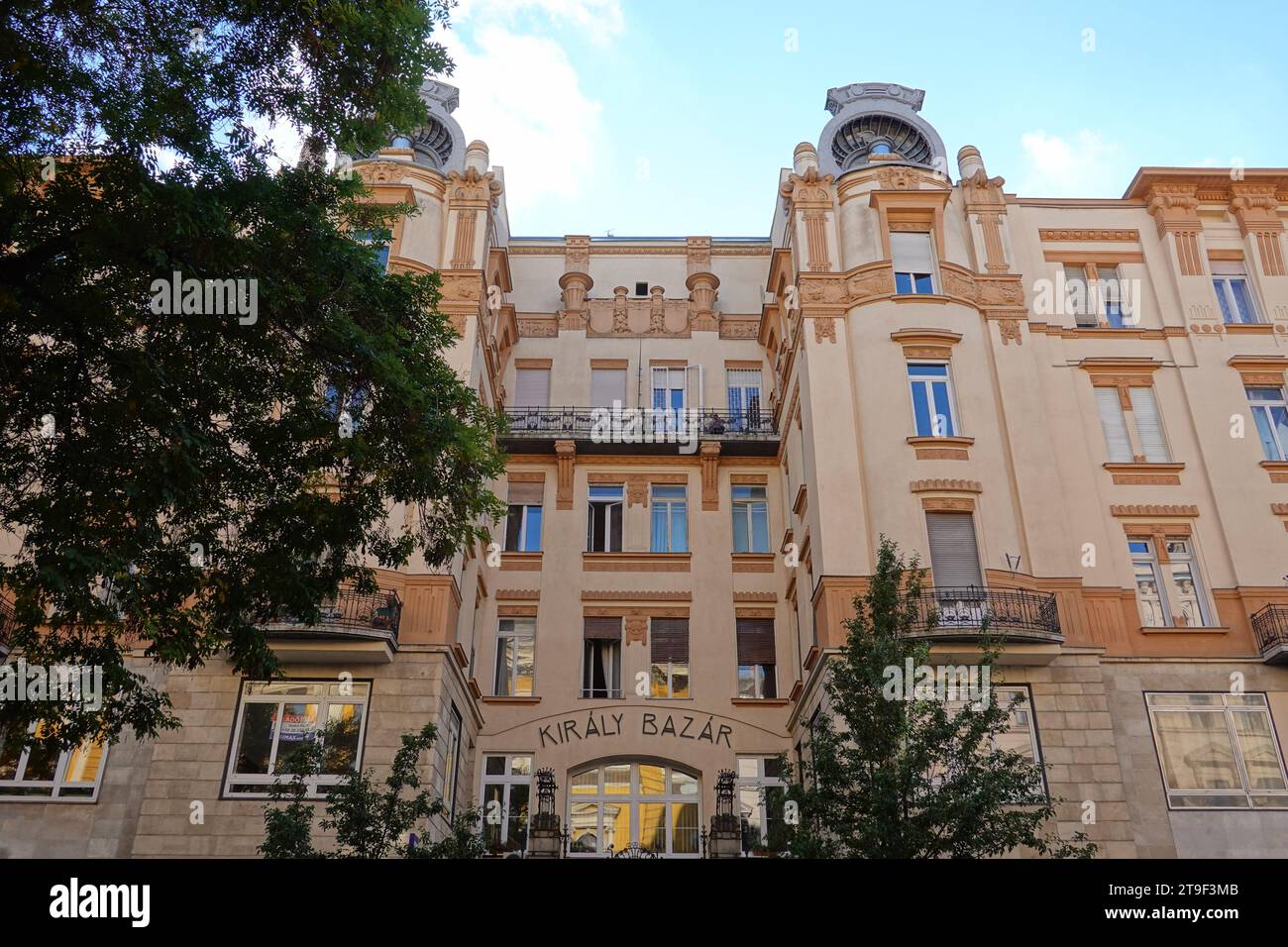 Budapest, Wohn- und Geschäftshaus Kiraly Bazar, Géza Aladár Kármán und ...