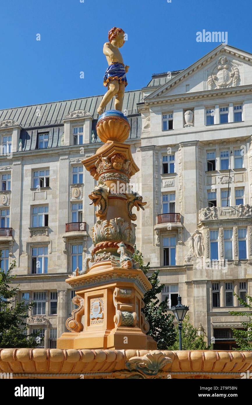 Budapest, Stadtgestaltung, Jozsef Nador ter, Zsolnay-Brunnen ...