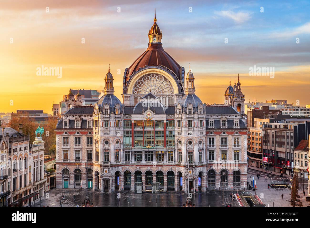 Antwerp, Belgium cityscape at Centraal Railway Station at dawn Stock Photo - Alamy