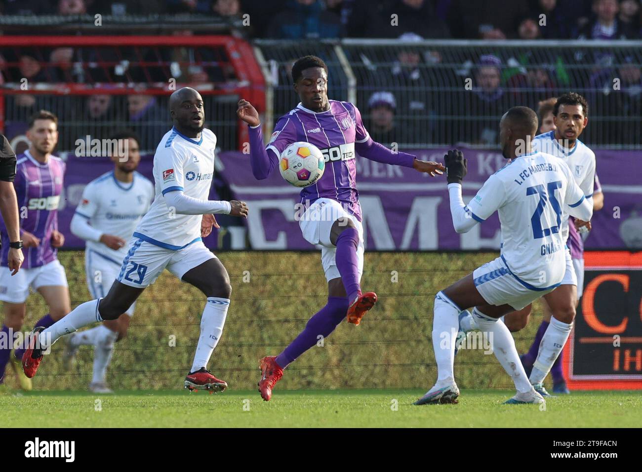 25 November 2023, Lower Saxony, Osnabrück: Soccer, Bundesliga 2, VfL ...