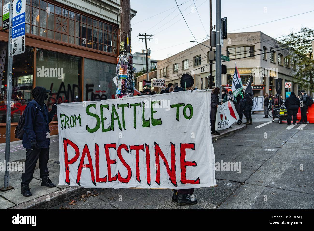Seattle starbucks reserve roastery hi-res stock photography and images ...