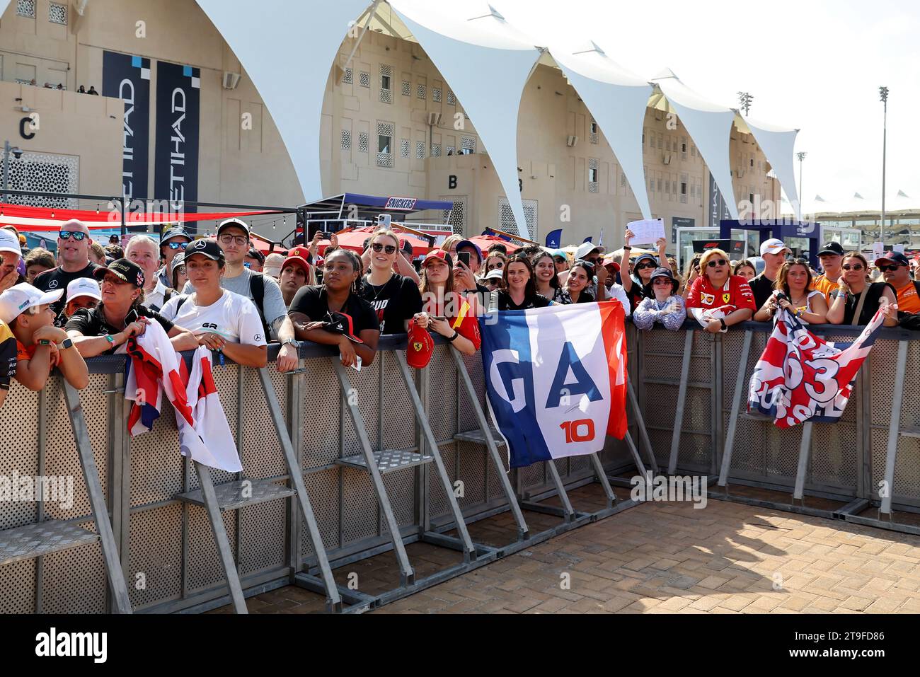 Abu Dhabi, Abu Dhabi. 25th Nov, 2023. Circuit atmosphere - fans at the ...