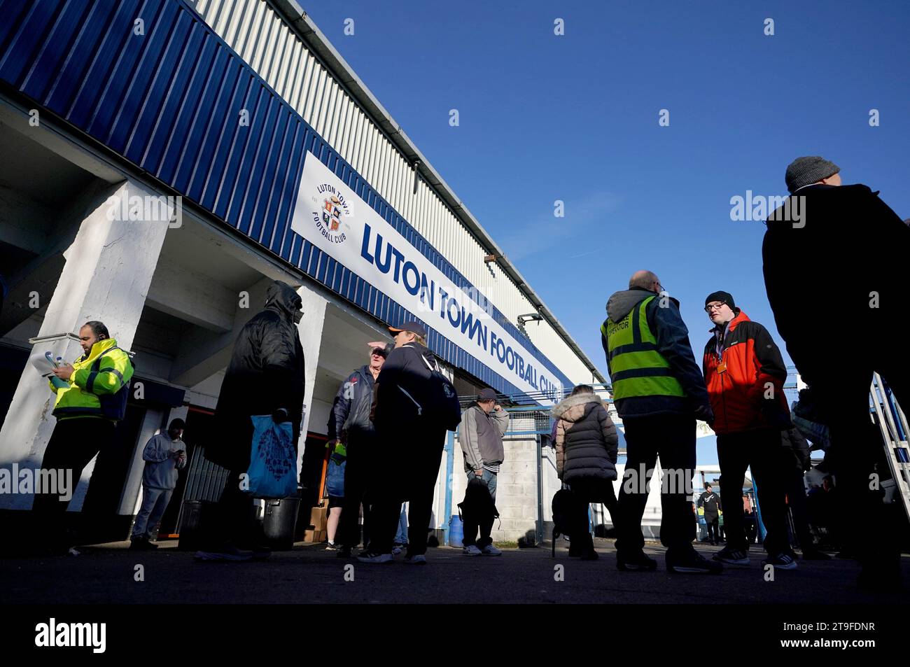 Kenilworth road 2023 hi-res stock photography and images - Alamy