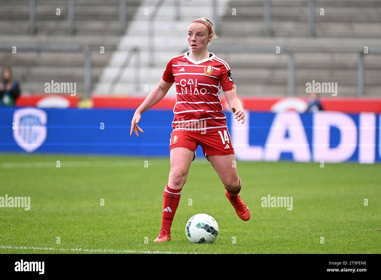 Genk, Belgium. 25th Nov, 2023. Zoe Van Eynde (14) of Standard pictured ...