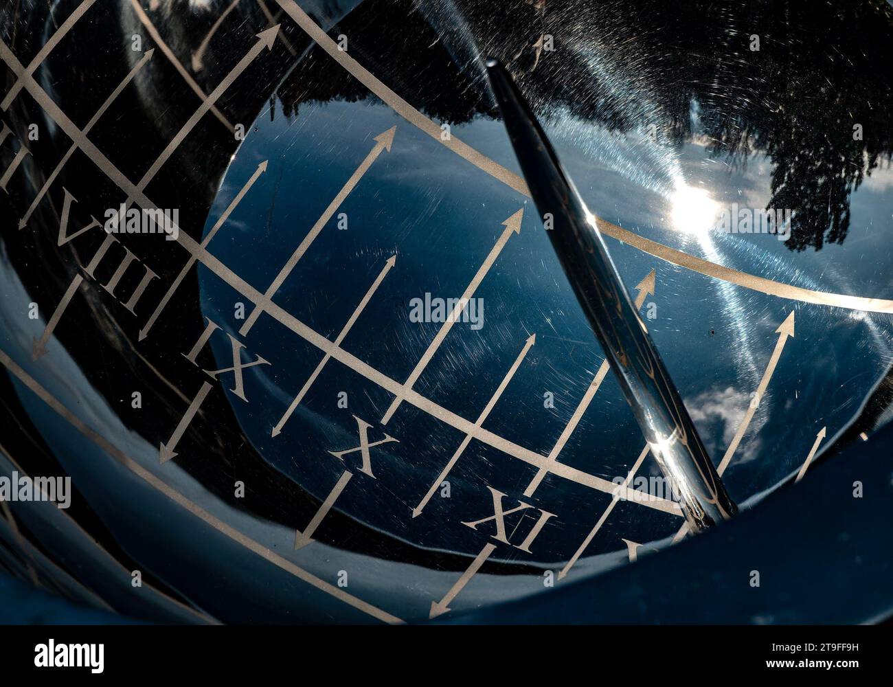 Sundial shaft hi-res stock photography and images - Alamy