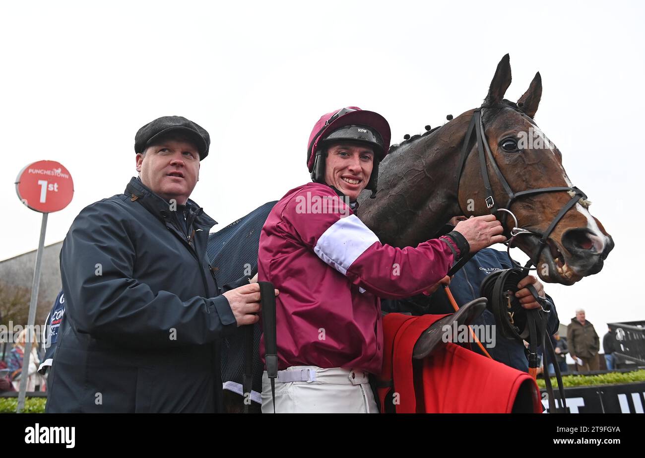 Jockey Jack Kennedy (right) with horse Favori De Champdou and trainer ...
