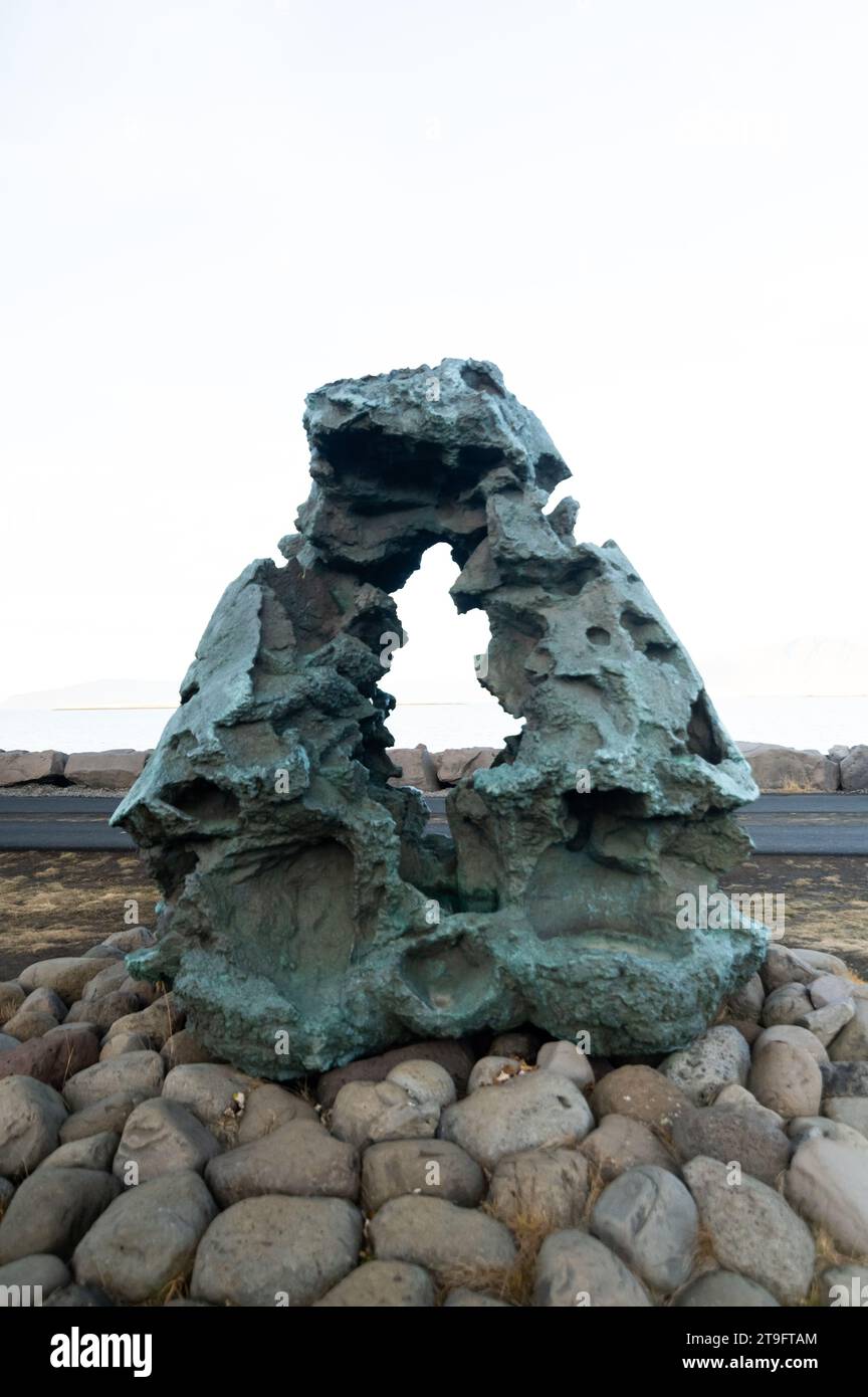 Modern rock sculpture hi-res stock photography and images - Alamy