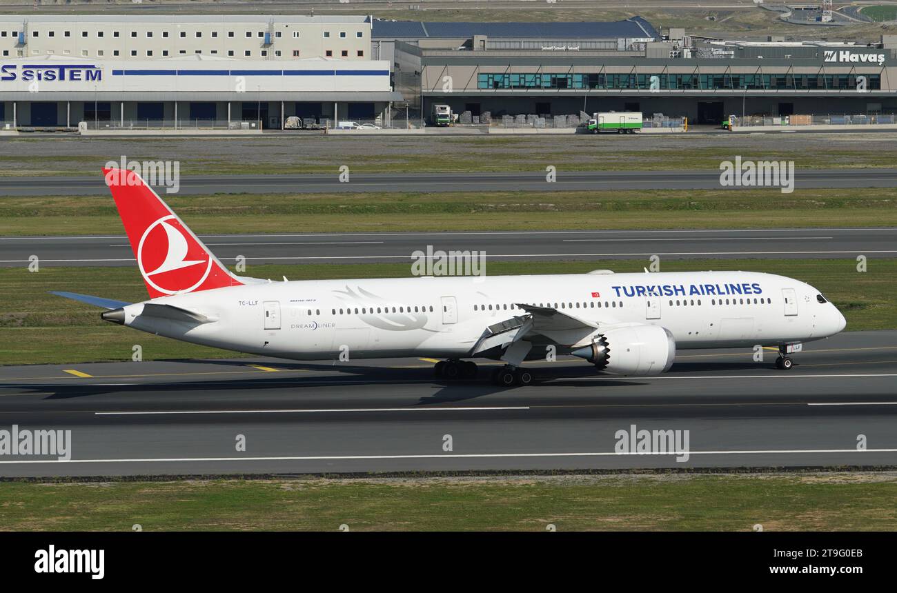 ISTANBUL, TURKIYE - OCTOBER 01, 2022: Turkish Airlines Boeing 787-9 ...