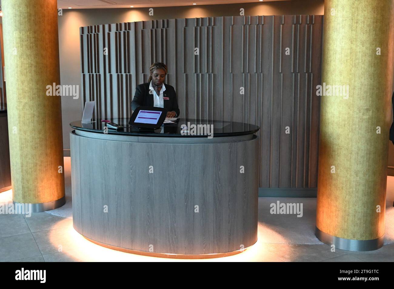 The hotel reception at the Crowne Plaza in Birmingham Stock Photo - Alamy
