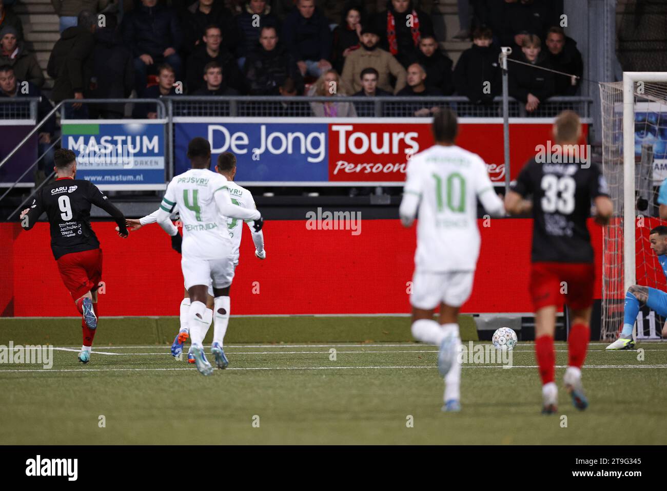 ROTTERDAM - (l-r) Troy Parrot of sbv Excelsior scores the 1-1 ...