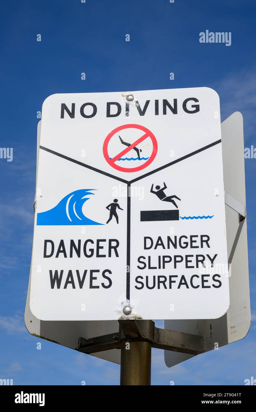 Warning sign saying No diving Stock Photo - Alamy