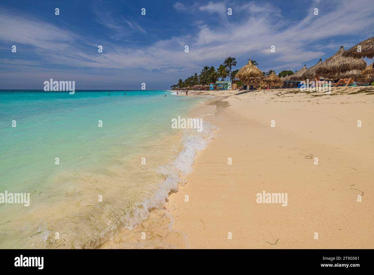 Sunshades made of palm leaves hi-res stock photography and images - Alamy