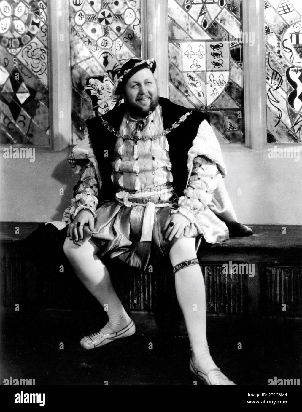 CHARLES LAUGHTON full length portrait in THE PRIVATE LIFE OF HENRY VIII ...