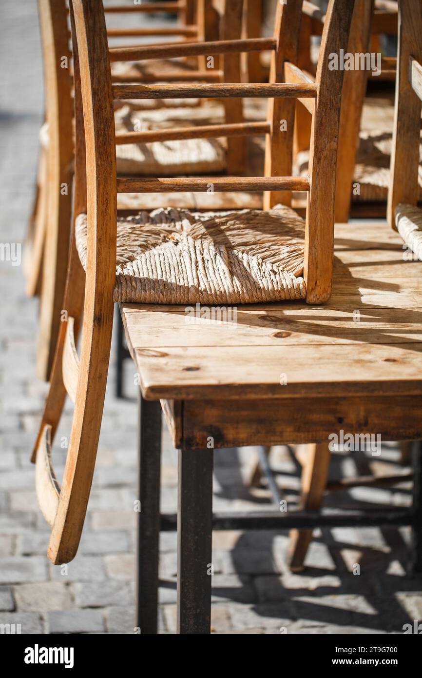 Raised tables hi-res stock photography and images - Alamy