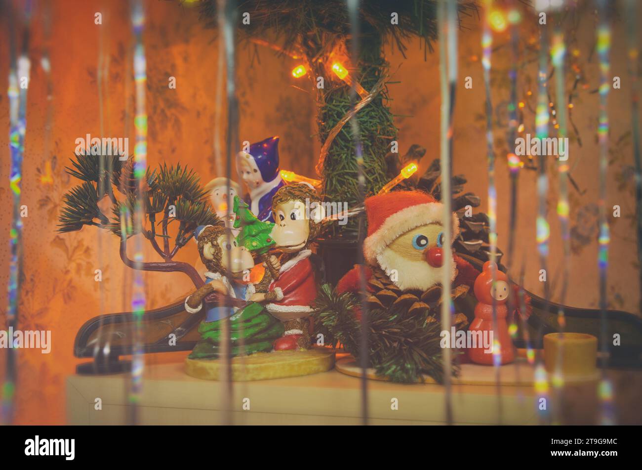 Snowman under tree hi-res stock photography and images - Alamy