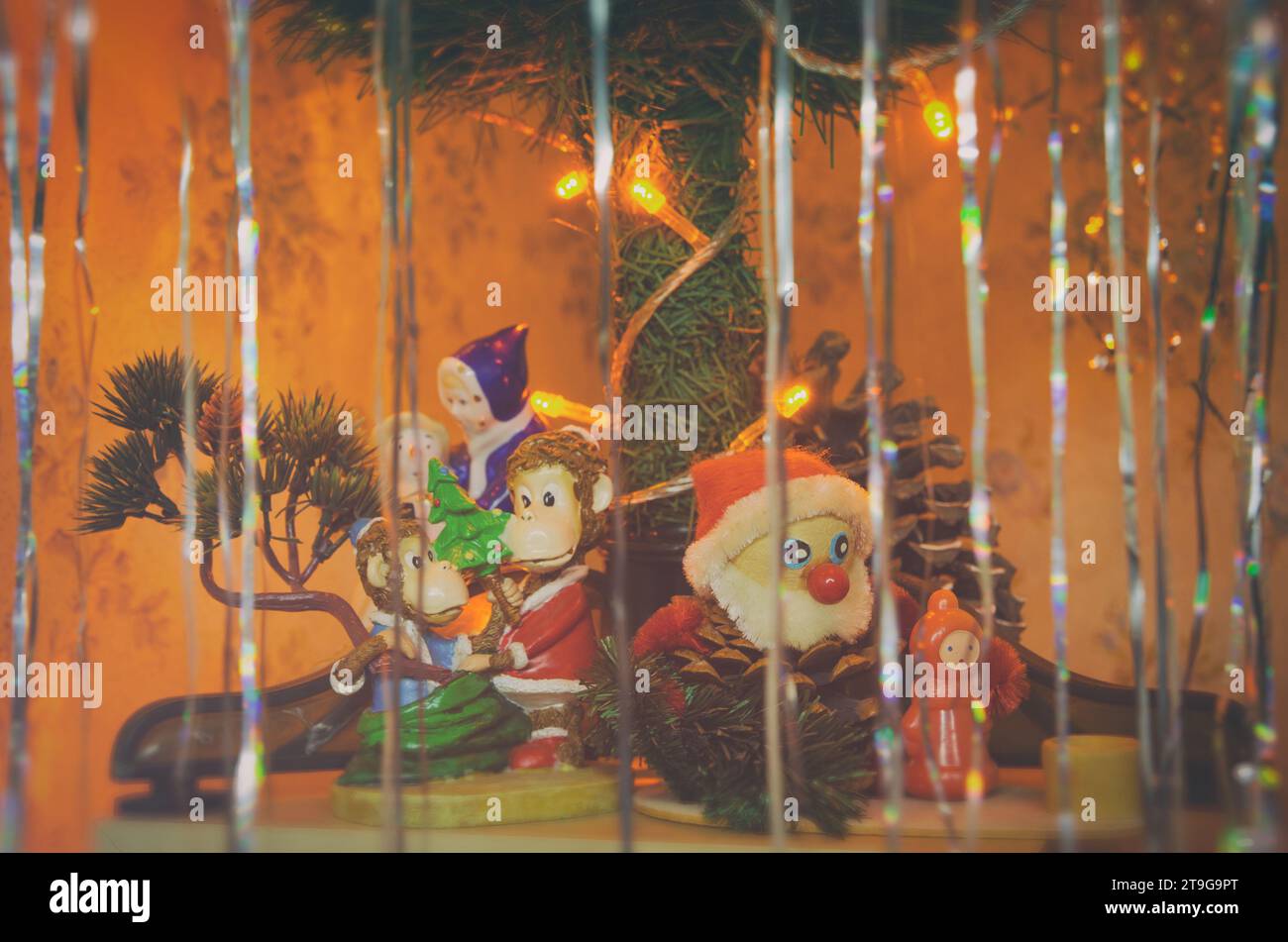 Snowman under tree hi-res stock photography and images - Alamy