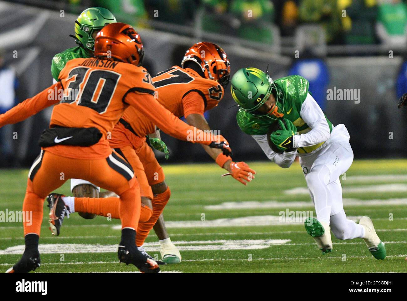 Oregon State defensive back Andre Jordan Jr. (27) tackles Oregon wide ...