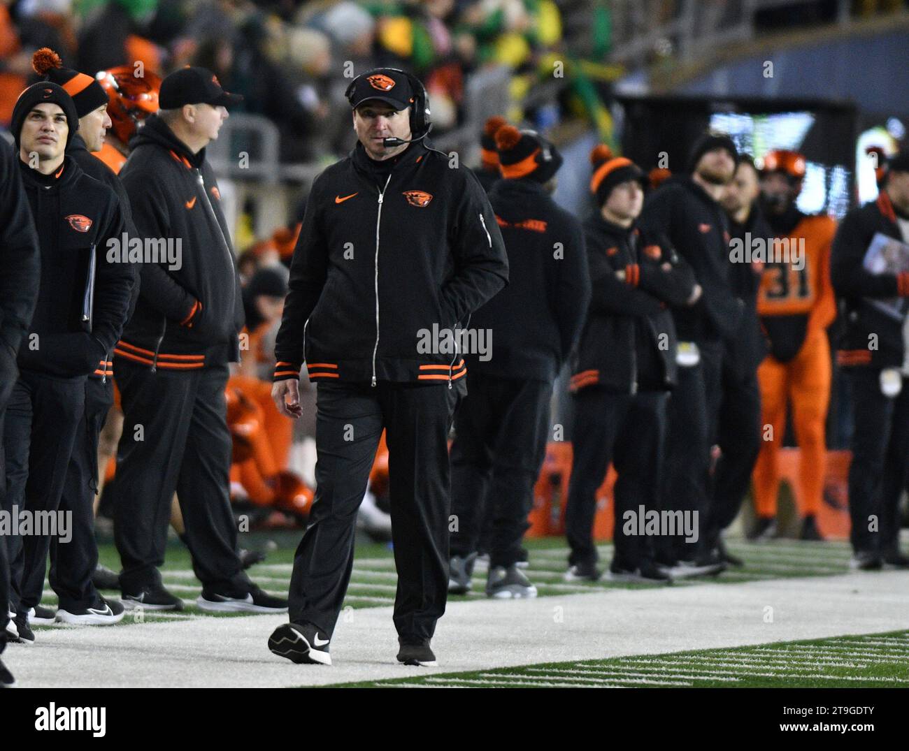 Oregon State head coach Jonathan Smith walks the sideline during the ...
