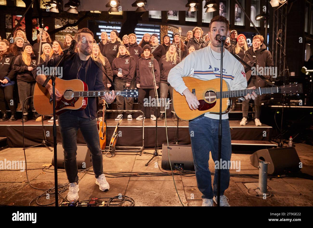 Hamburg, Germany. 25th Nov, 2023. Kris Hünecke (l), guitarist, and ...