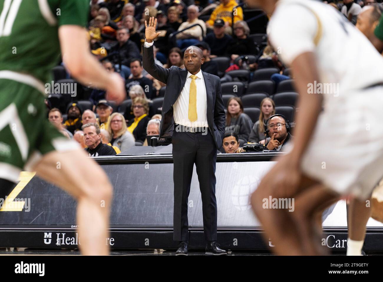 Missouri head coach Dennis Gates calls a play during the first half of ...