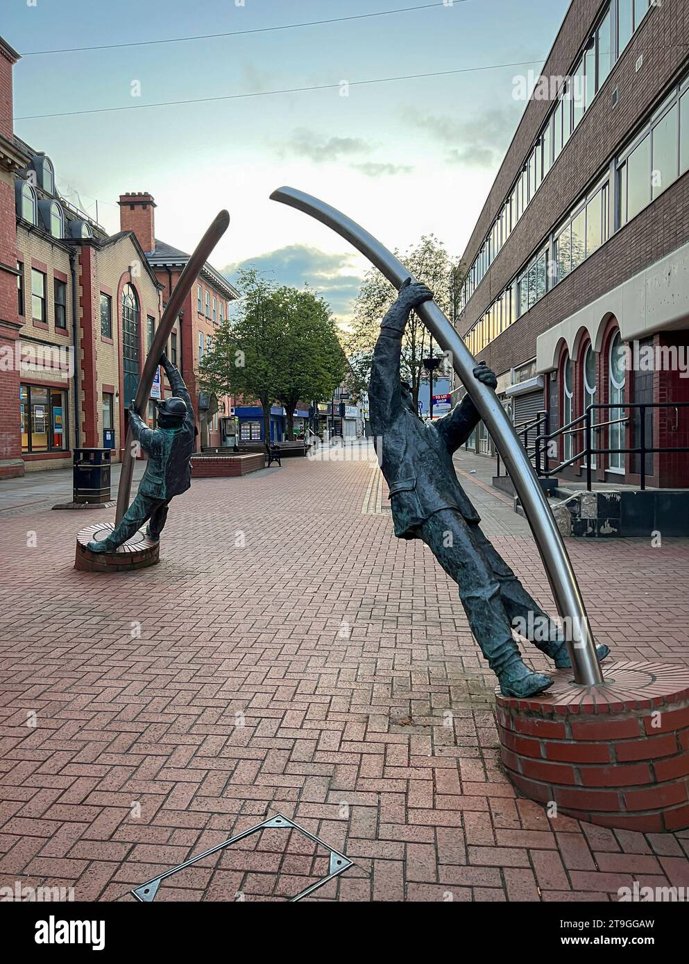 The Arc sculpture by David Annand depicting two coal miners, in the ...