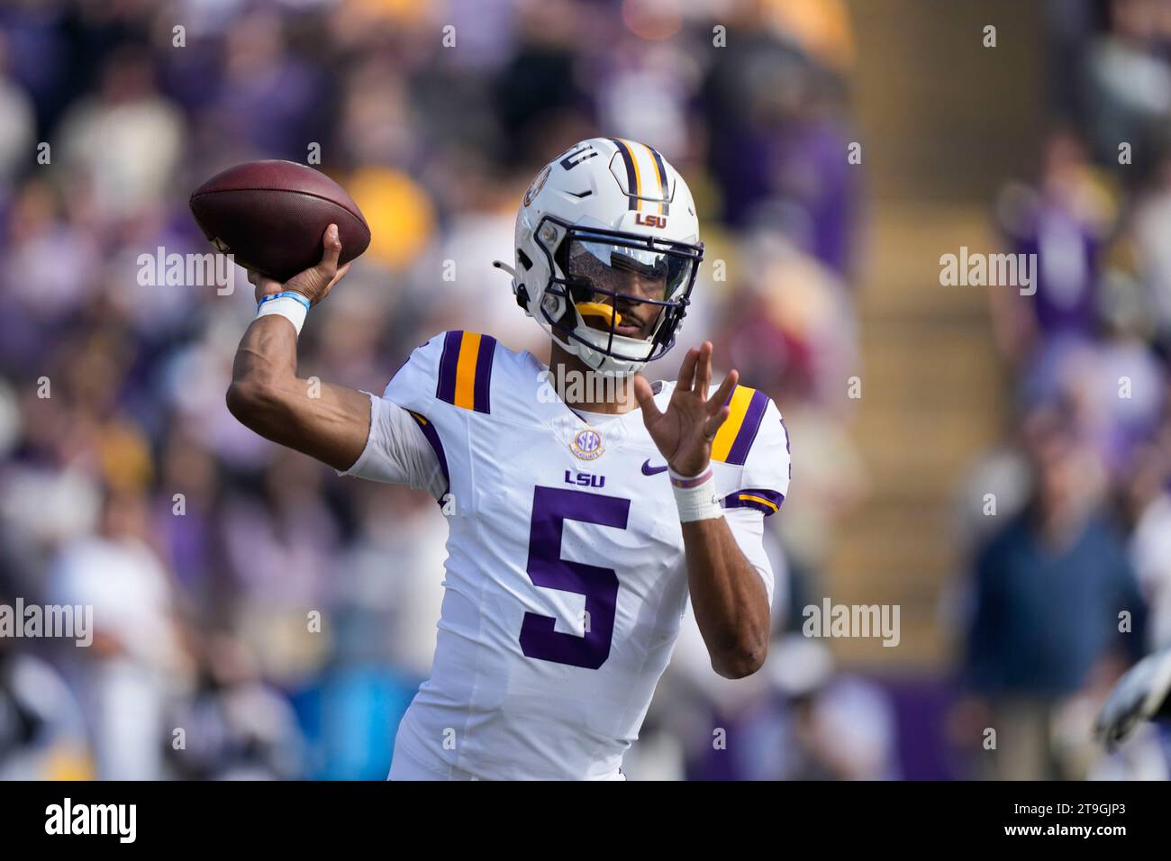 LSU quarterback Jayden Daniels (5) passes in the first half of an NCAA ...