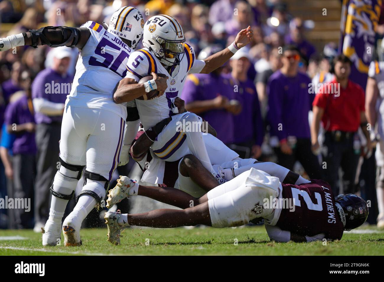 LSU quarterback Jayden Daniels (5) is sacked by Texas A&M linebacker ...
