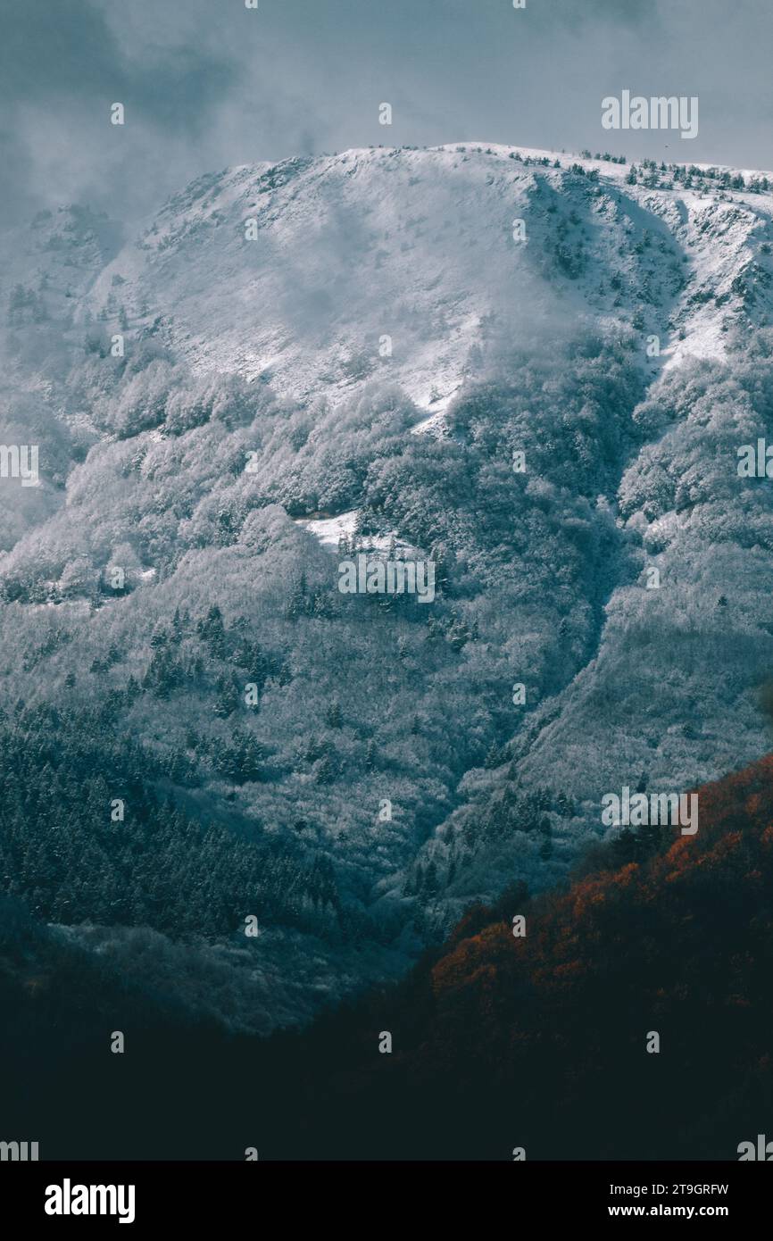 Zoomed in photo of a cold snowy mountain Stock Photo - Alamy