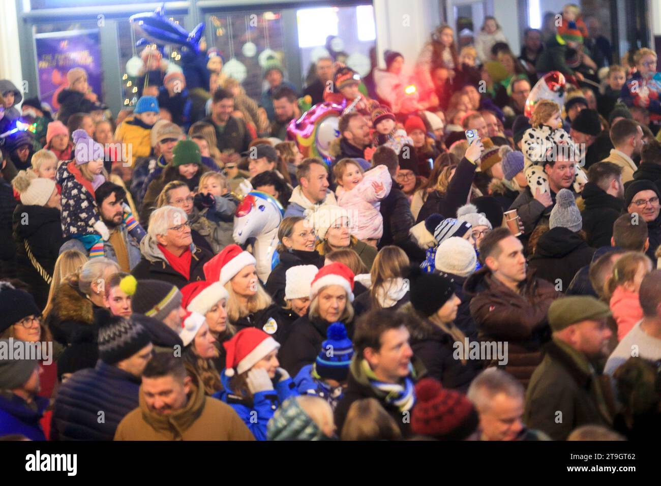 High Street, Godalming. 25th November 2023. Large crowds turned out for ...