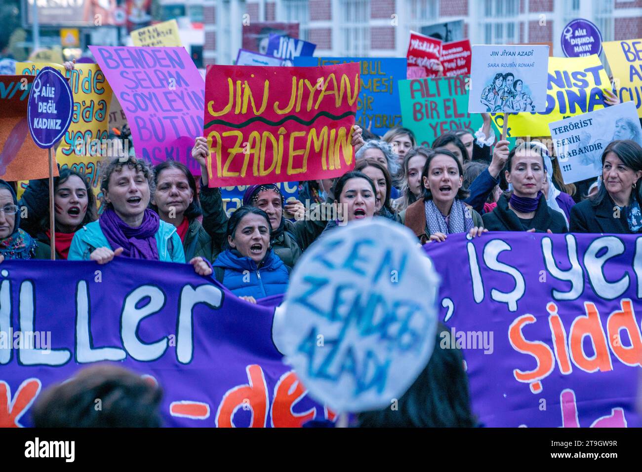 Sisli, Istanbul, Turkey. 25th Nov, 2023. Women shout slogans on the ...