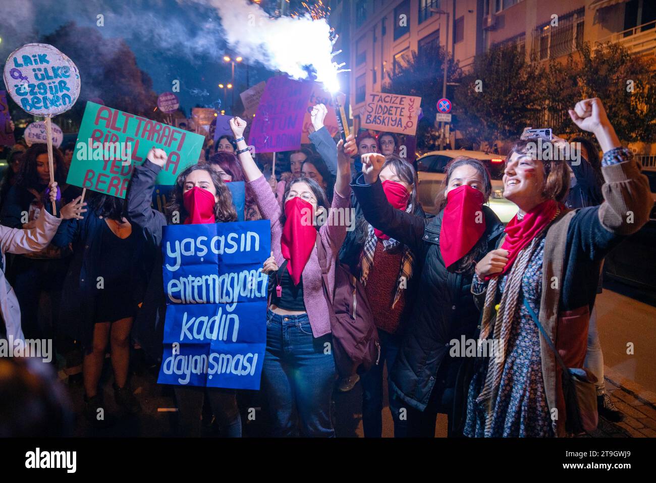 Sisli, Istanbul, Turkey. 25th Nov, 2023. Women shout slogans and hold ...