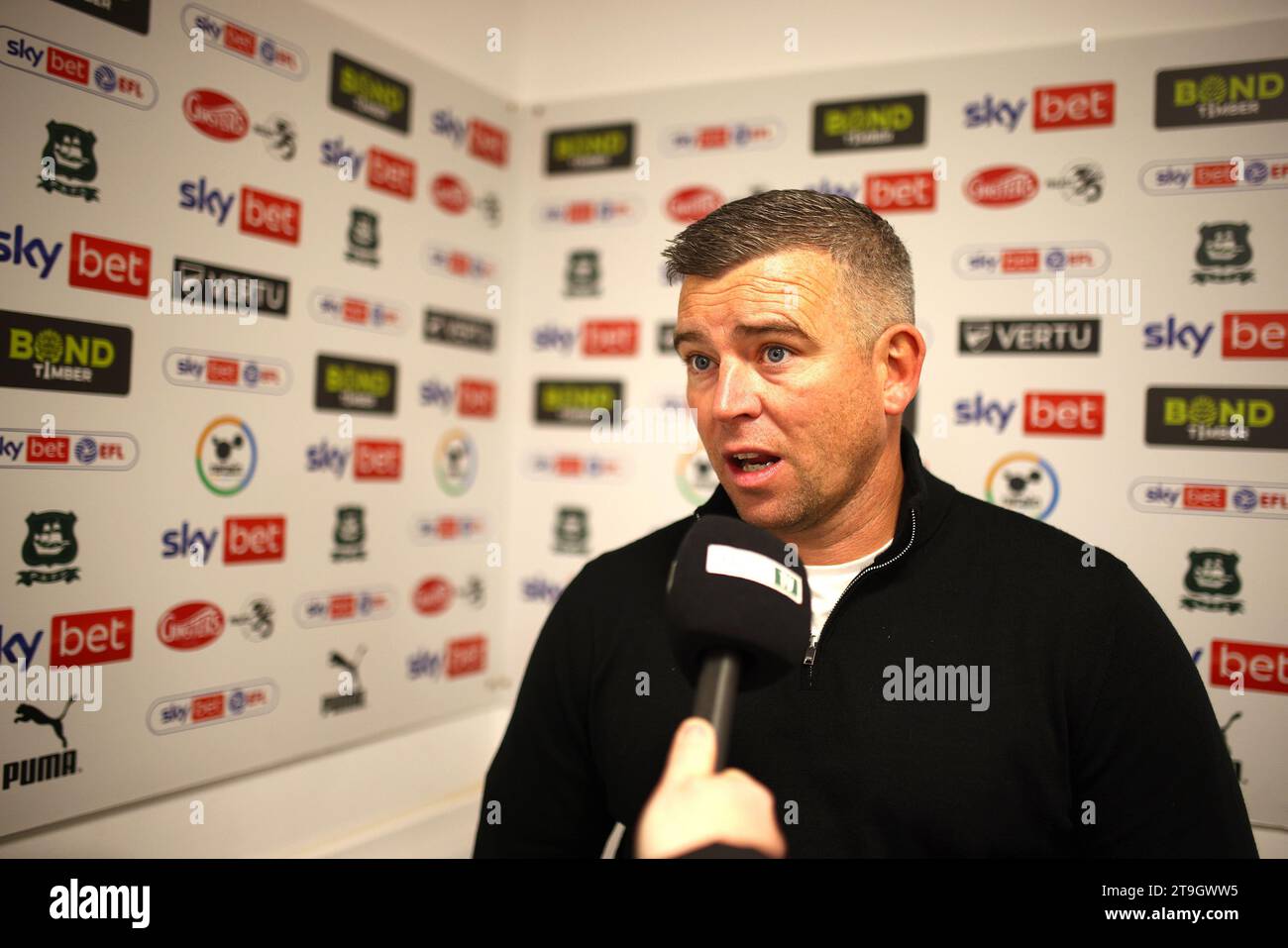 PLYMOUTH, ENGLAND - NOVEMBER 25: Manager of Plymouth Argyle Steven ...