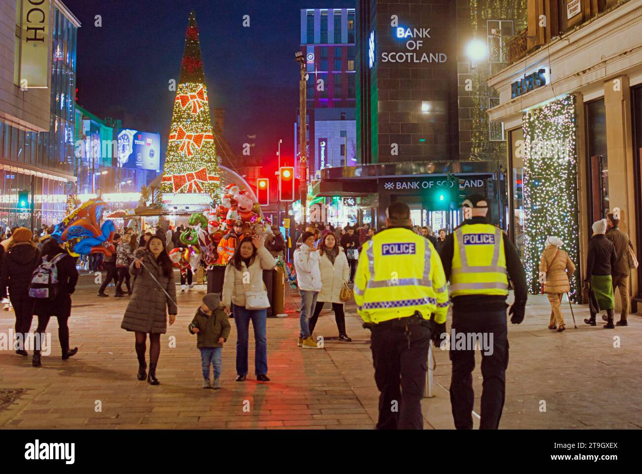 Glasgow, Scotland, UK. 25th November, 2023. St enoch square christmas ...