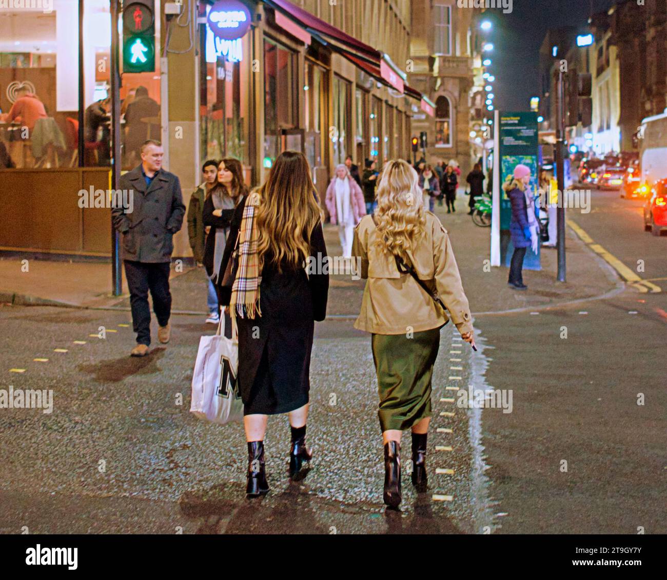 Metal barriers hi-res stock photography and images - Alamy