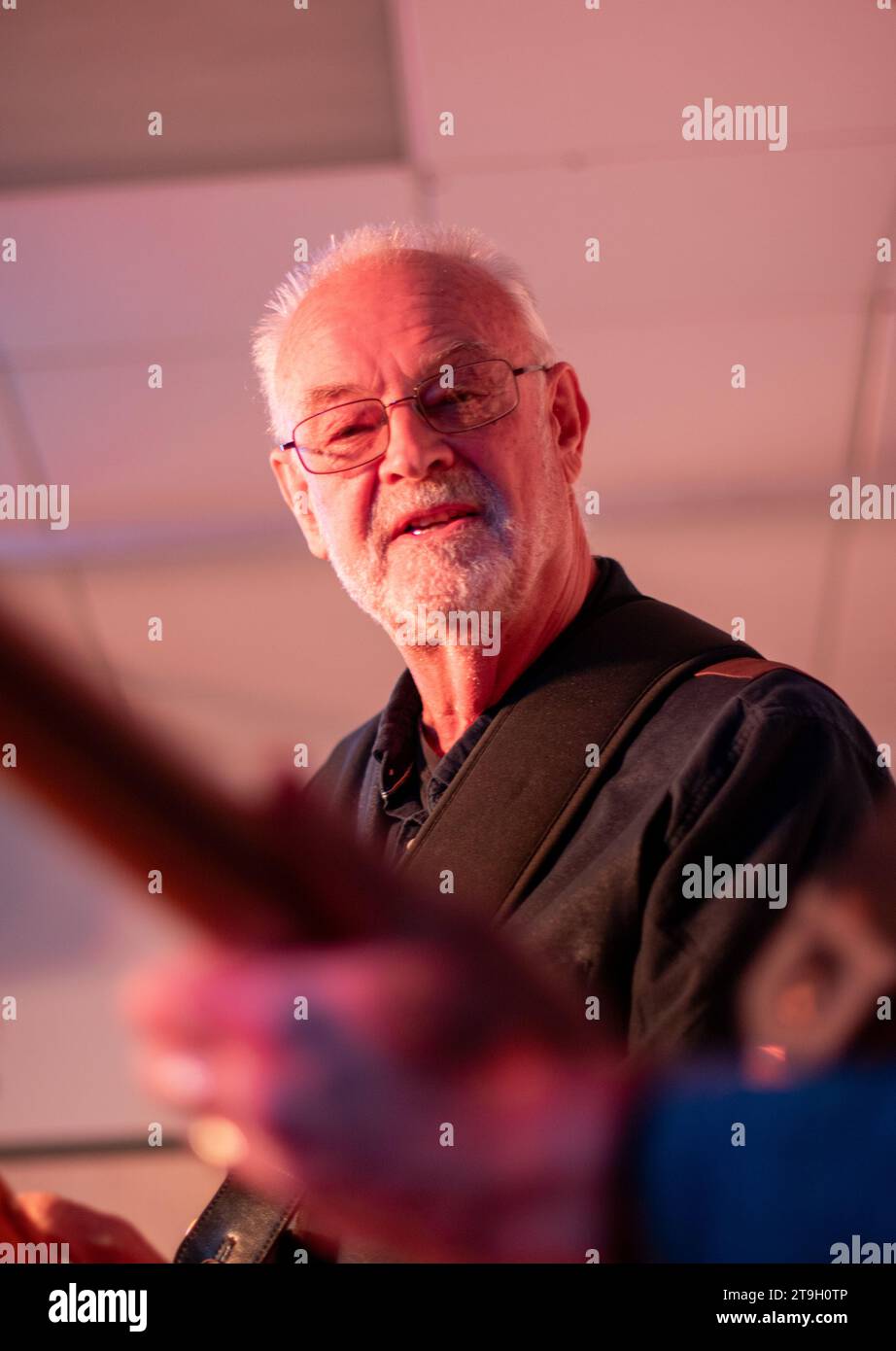 Singers group grey hair hi-res stock photography and images - Alamy