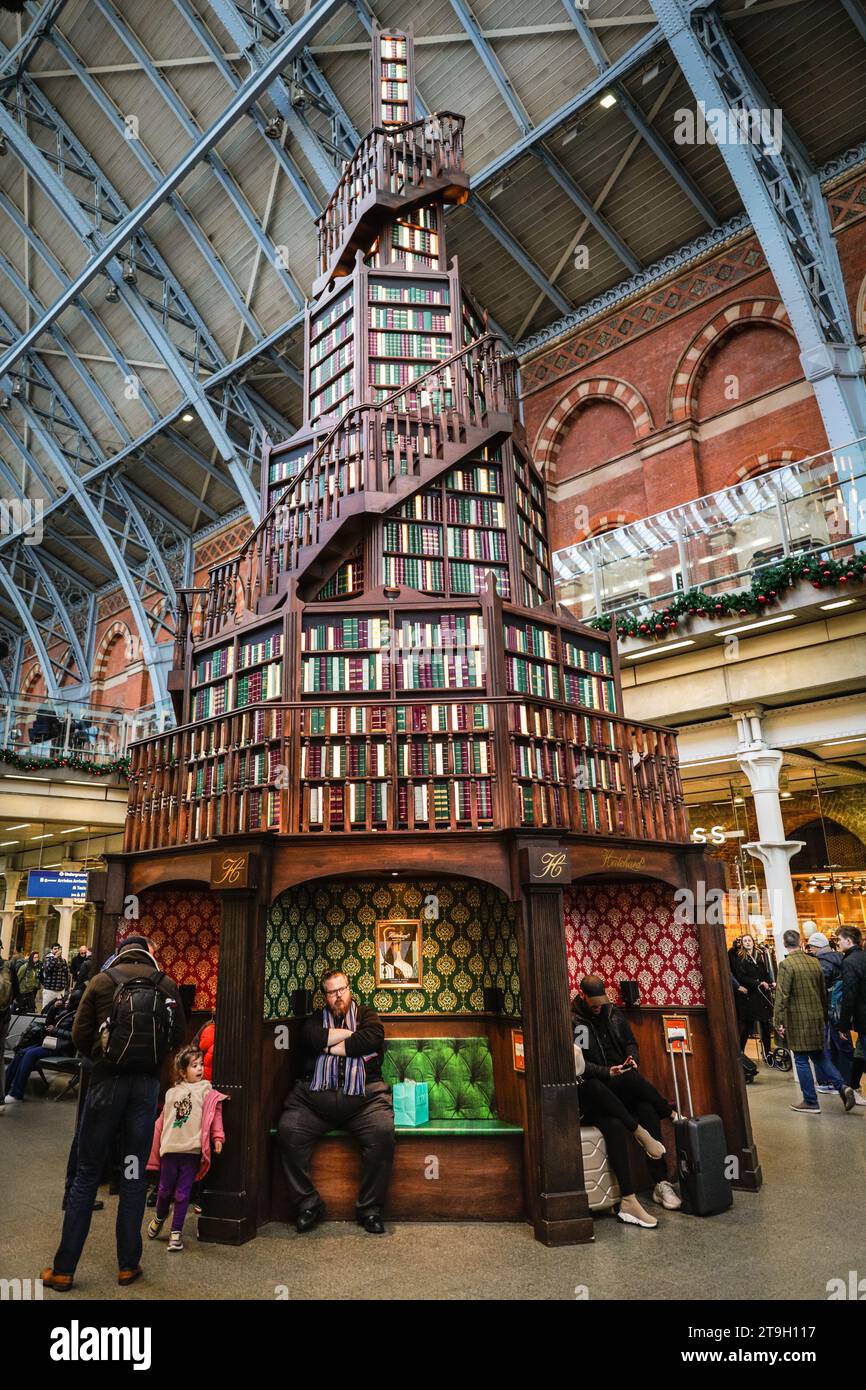 London, UK. 25th Nov, 2023. As is now an annual tradition, St Pancras ...