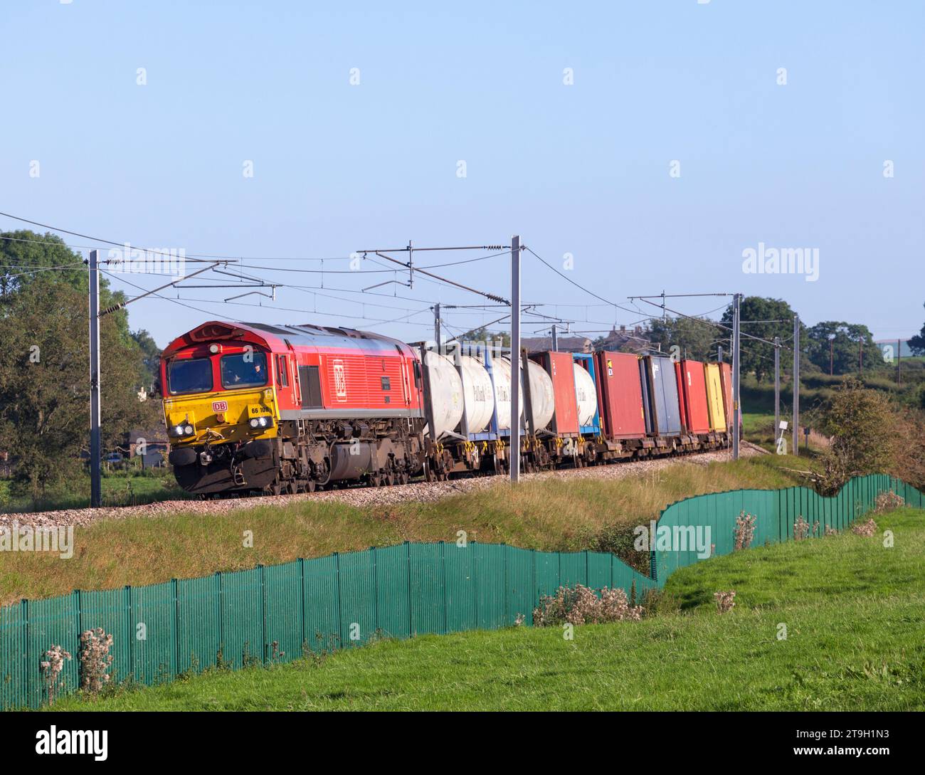 Class 66100 hi-res stock photography and images - Alamy