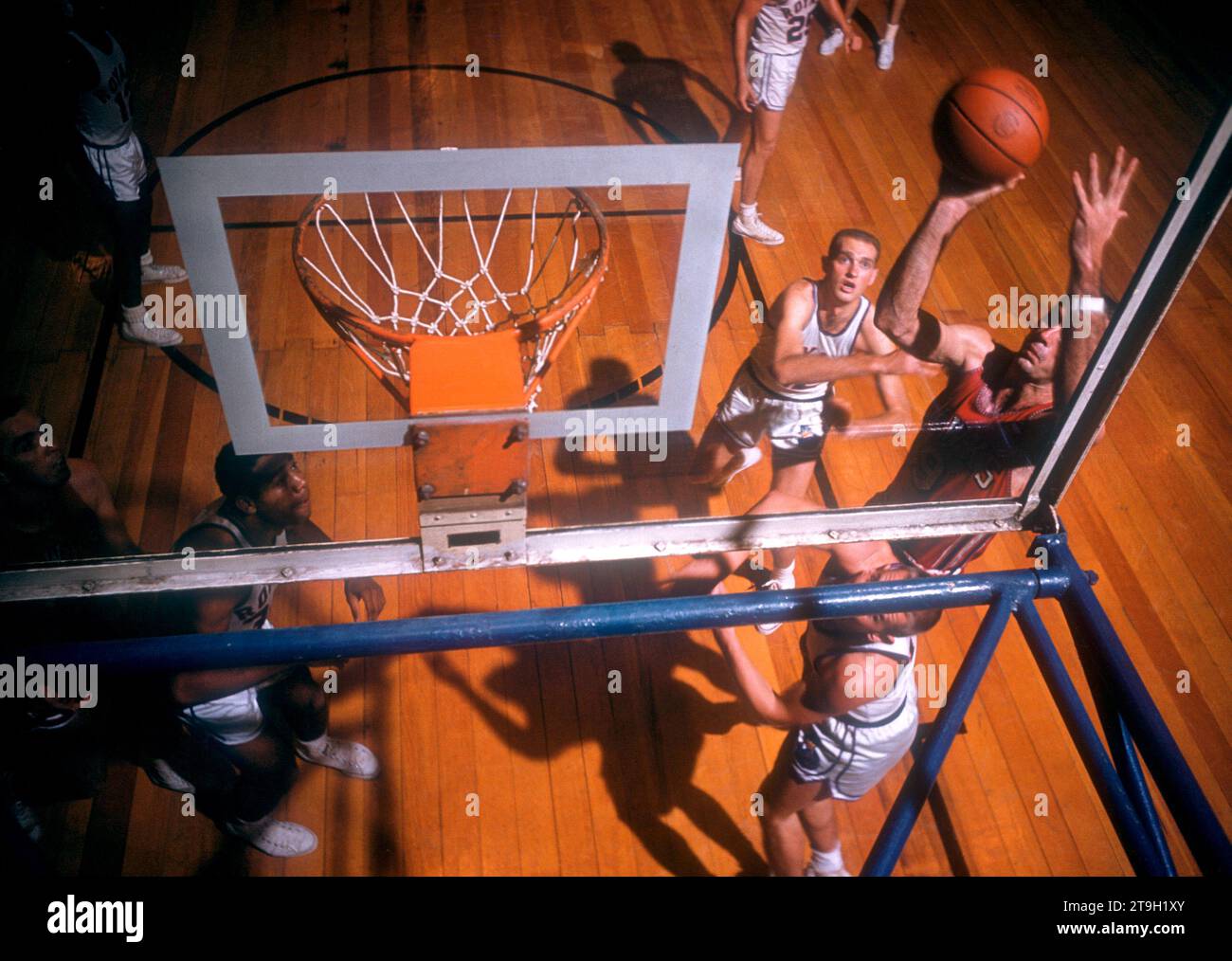 CINCINNATI, OH - NOVEMBER 2: Bob Pettit #9 of the St. Louis Hawks takes ...