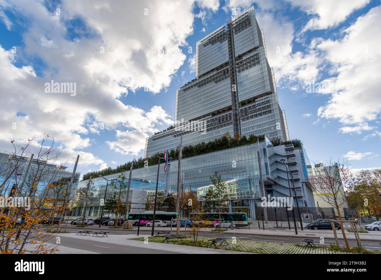Exterior view of the Tribunal Judiciaire de Paris, the largest court in ...