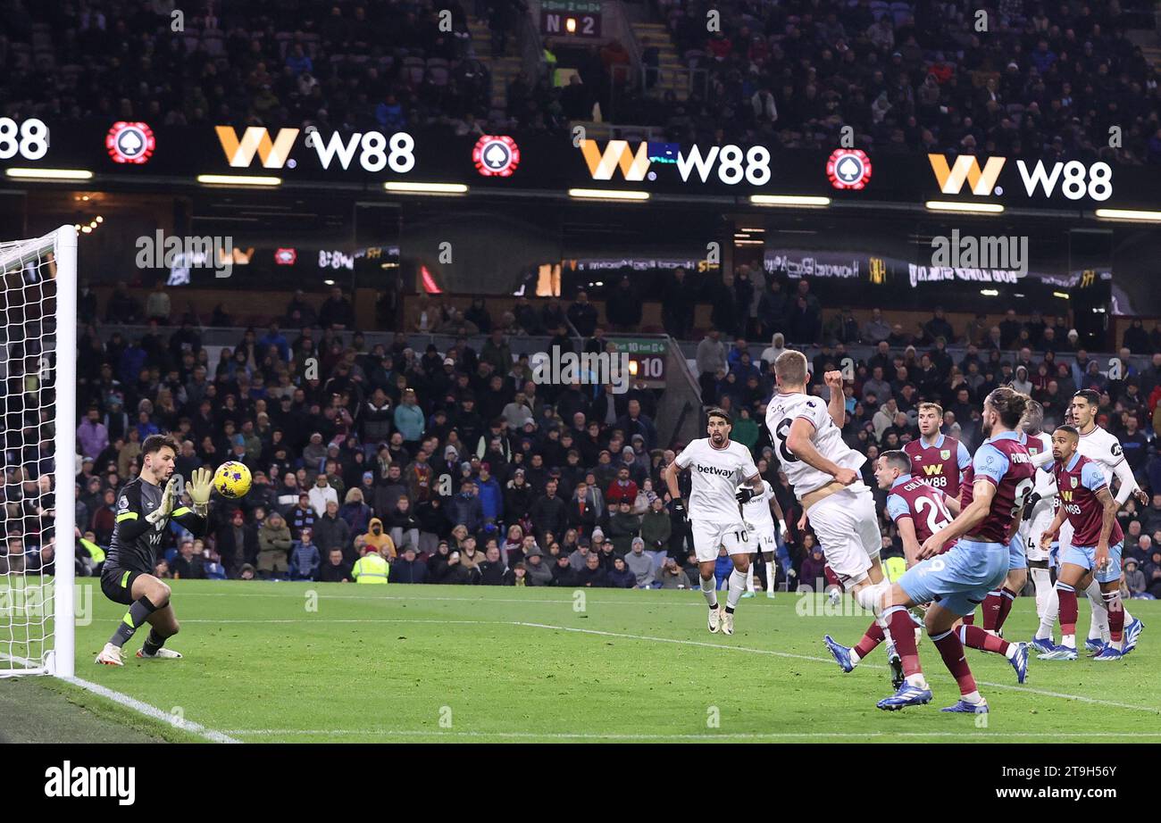 Turf Moor, Burnley, Lancashire, UK. 25th Nov, 2023. Premier League ...
