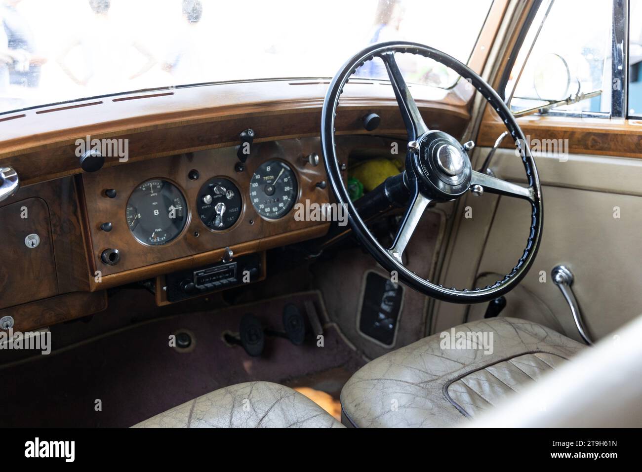1949 Bentley Mark VI interior Stock Photo - Alamy