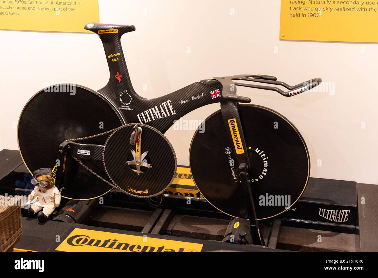 Bruce Bursford's Ultimate bike used for world speed record of 334 kmh ...