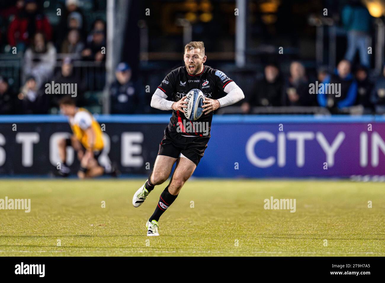 LONDON, UNITED KINGDOM. 25th, Nov 2023. Elliot Daly of Saracens in ...