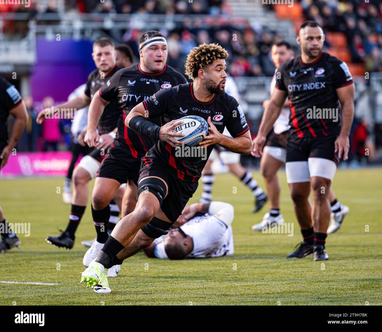 LONDON, UNITED KINGDOM. 25th, Nov 2023. Andy Christie of Saracens ...