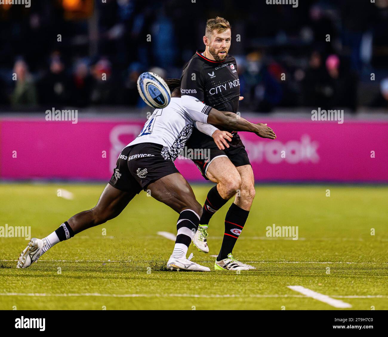 LONDON, UNITED KINGDOM. 25th, Nov 2023. Elliot Daly of Saracens is ...