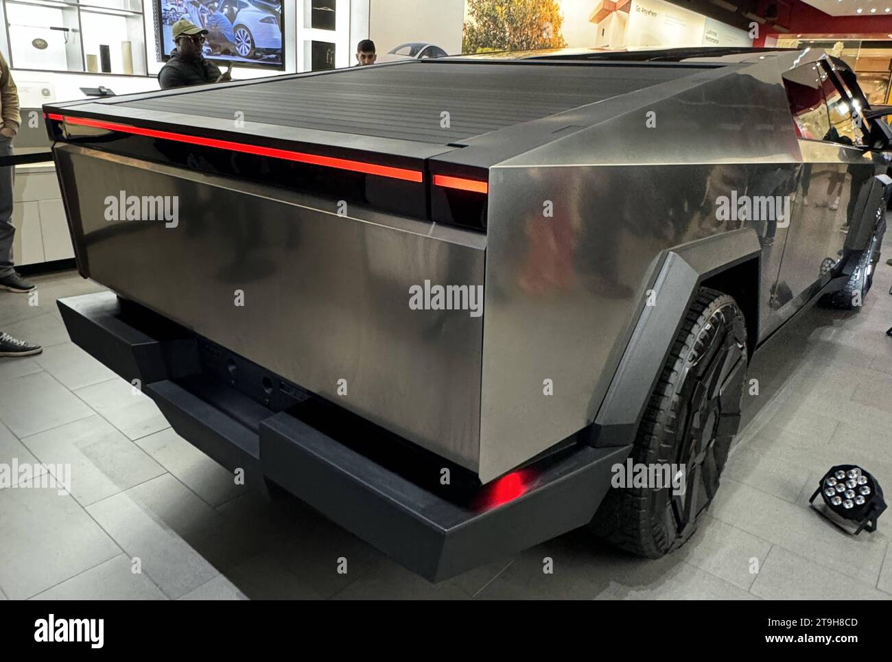 Tesla cybertruck 2023 hi-res stock photography and images - Alamy