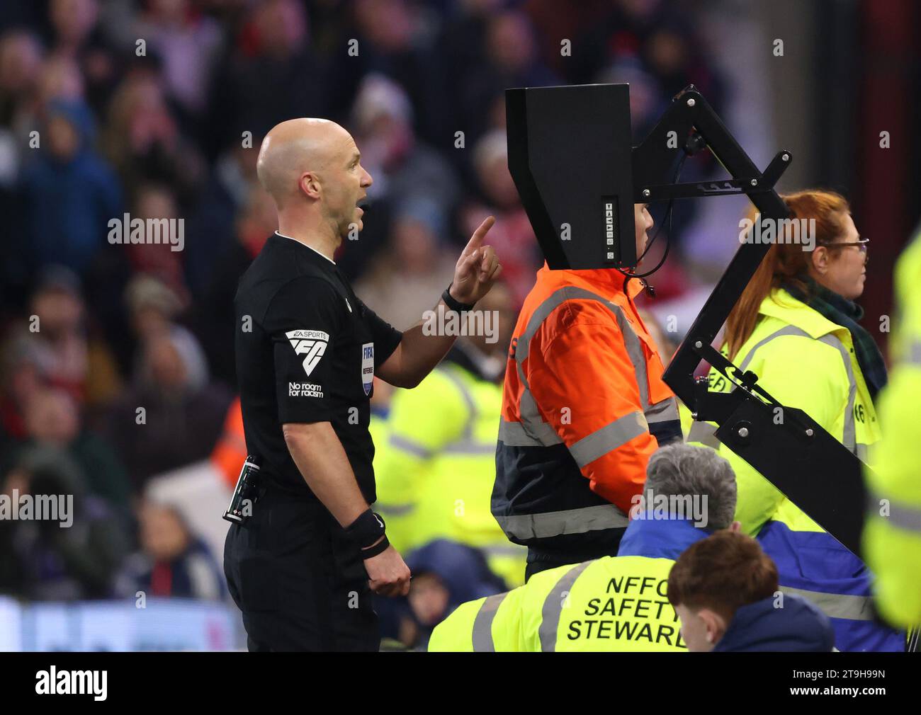 Nottingham, UK. 25th Nov, 2023. Referee Anthony Taylor looks at the VAR ...